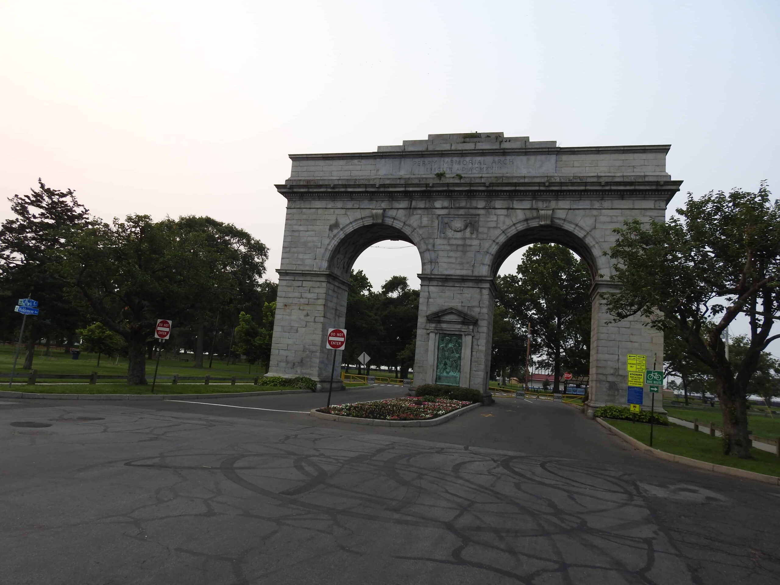Perry Memorial Arch in Bridgeport, CT - Then & Now - Route 1 Views